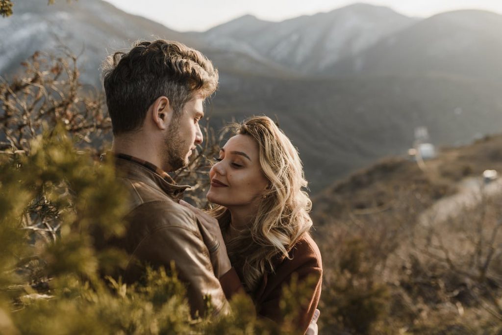 Latin Chat Lines Center- Free Trial Phone Numbers for Latino Dating